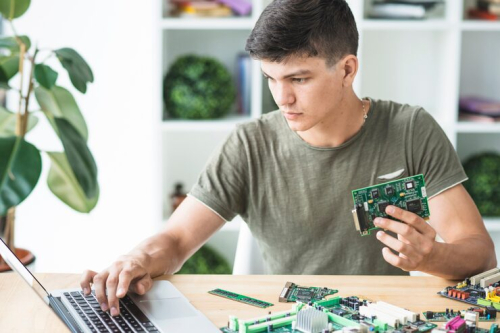 Cut IT Costs: Long-Lifecycle Hardware Reduces TCO